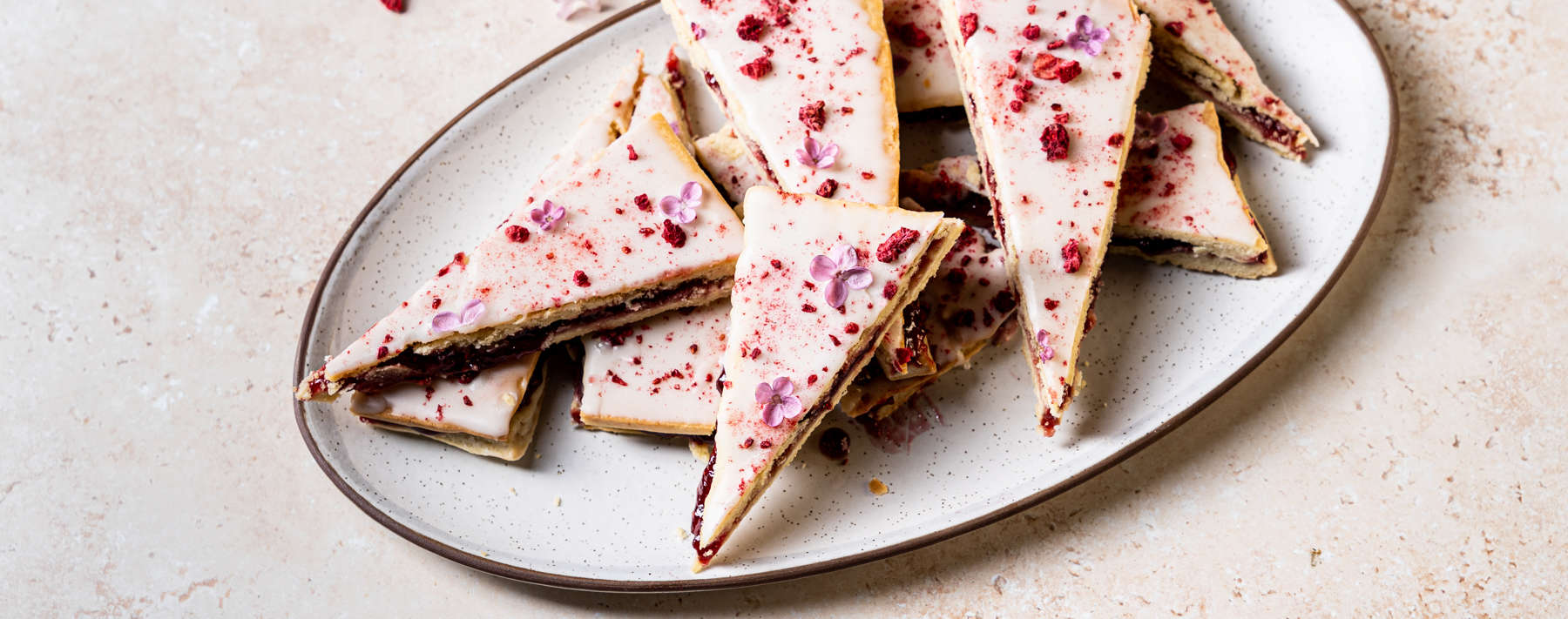 Raspberry Lilac Hindbærsnitter (Raspberry Slices) - Leisure Fan Club